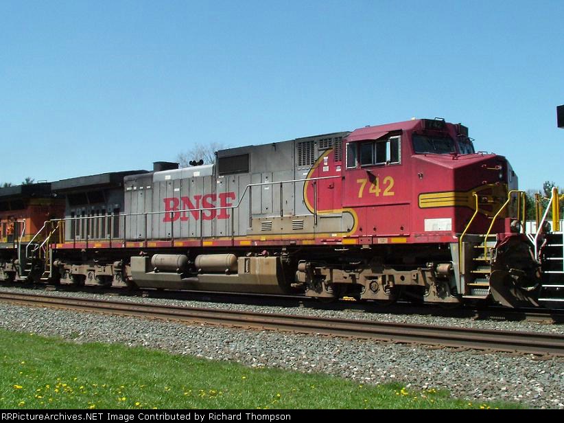 BNSF 742